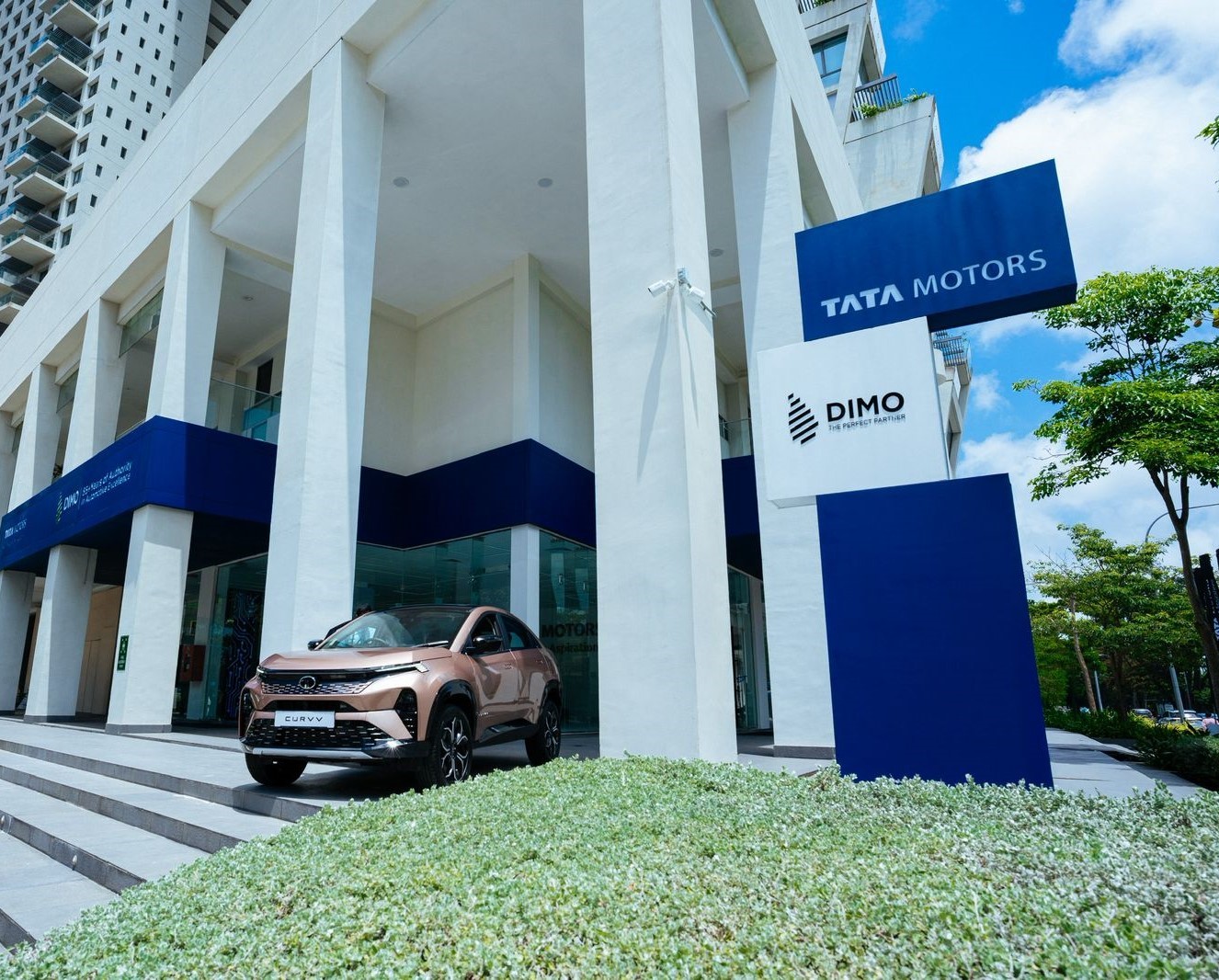 DIMO Unveils Flagship Tata Passenger Vehicle Showroom at Altair Colombo ...